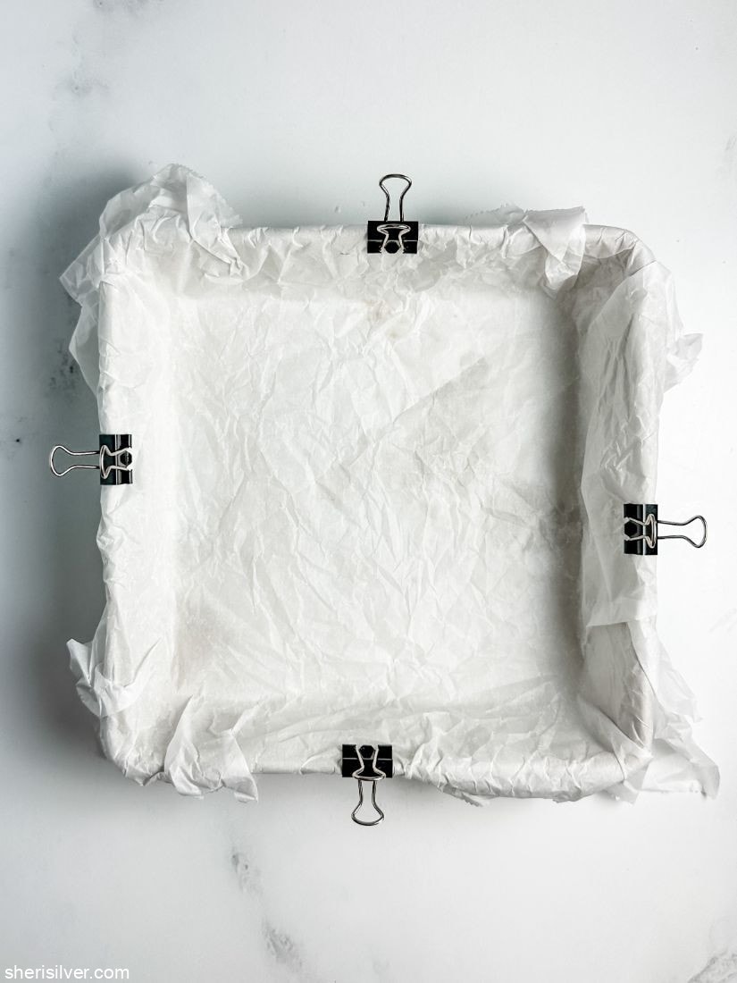 the best way to make a parchment cake pan liner! | sheri silver